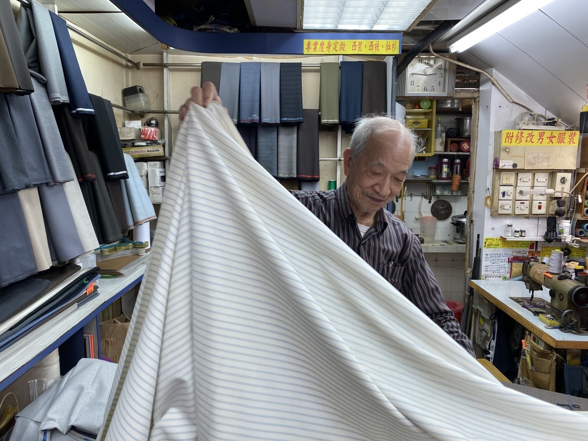 扎根香港逾半世紀，九龍城沙龍洋服完美落幕！一代上海手工西裝匠人轉贈布匹，延續故事 | Fashion - DIVA | etnet 經濟通|香港新聞財經資訊和生活平台